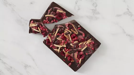 Ruby Chocolate and 811 Dark Chocolate Bark | callebaut.com